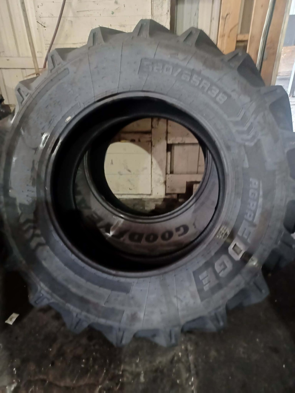 520/85R38 TIRE NEW COSMETIC BLEM R-1W RADIAL 5208538 520 85 38 20838 20 ...
