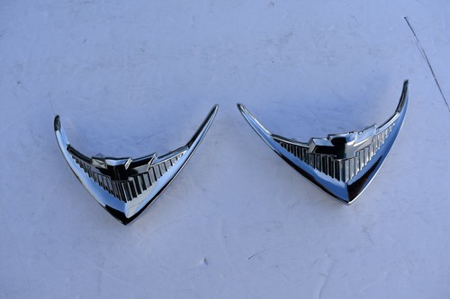 1956 56 Chevy Chevrolet Nomad Vee Under Taillight V8 Emblems 1956 Nomad ...