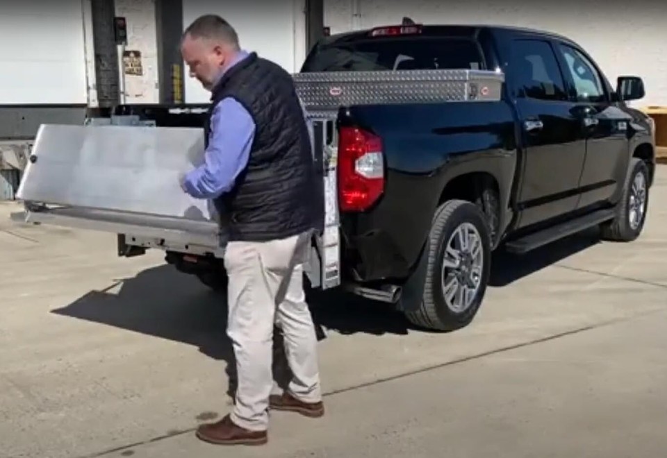 LIFT GATE for Chevy Silverado - 1500 lbs Capacity - Hydraulic Operated ...