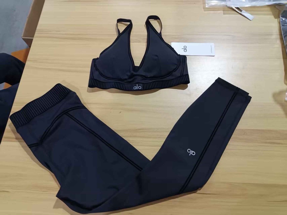 Alo Women's Black Yoga Activewear Set - Bra & Leggings, 2 Piece, Solid ...