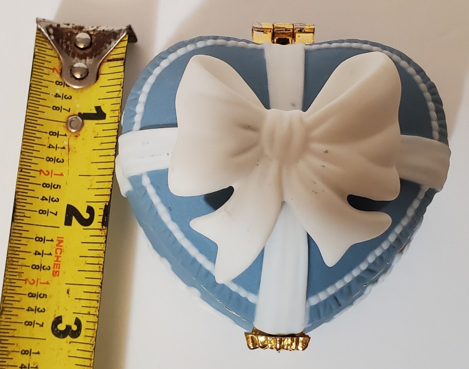 Blue Heart Porcelain Trinket Box White Bow Hold Tone Trim Snap Clasp | eBay