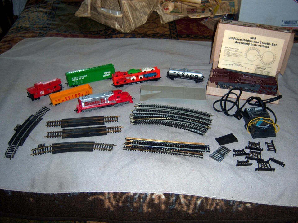 Vintage Tyco HO Train Set 1970'S! Santa Fe 72 Electric Train Set- 88pcs ...
