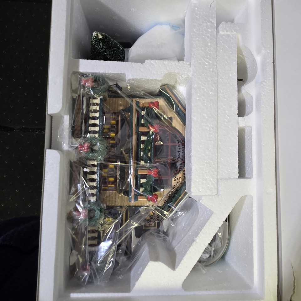 Dept 56 Original Snow Village – Christmas Lake Chalet Gift Set #55061 ...