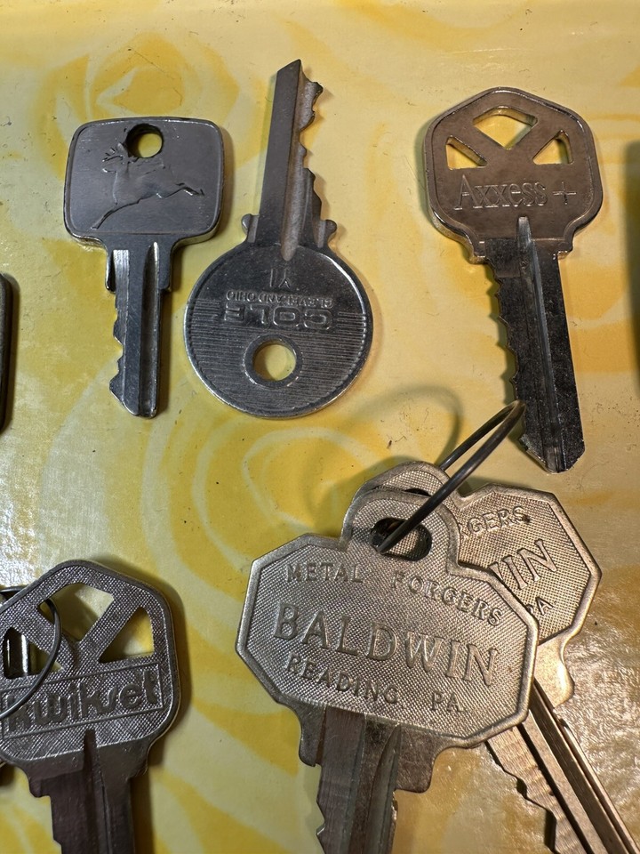 Lot 23 Old Silver And Brass Keys GM Baldwin John Deere Cole Ilco ...
