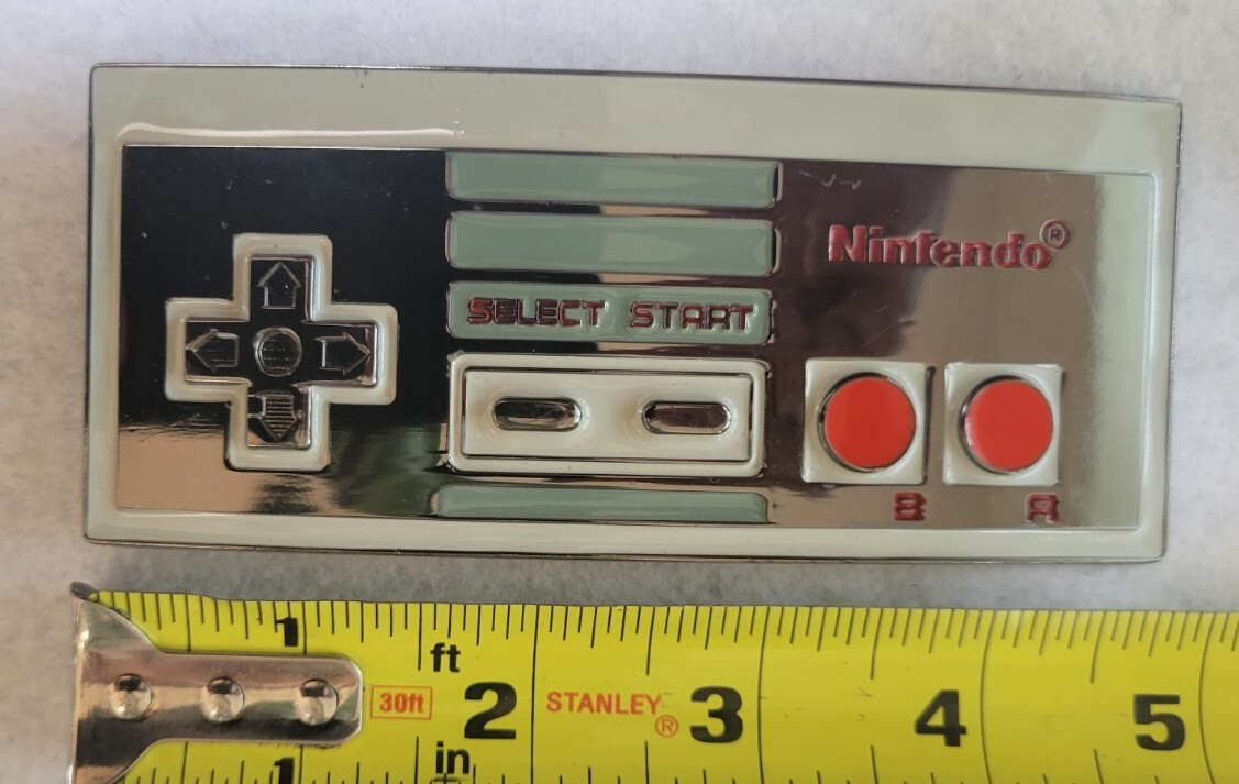 NINTENDO BELT BUCKLE GAME NES CONTROLLER METAL CAST C… - Gem