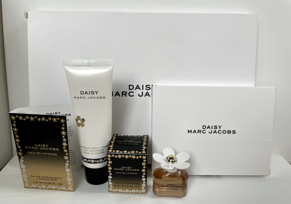 5 Piece Set! Marc Jacobs Daisy EDT Mini Splash + Lotion + 2 Canvas Bags ...