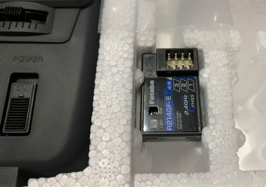 Futaba 4YWD 2.4GHz FHSS 4-Channel Radio System w / R214GF-E NEW IN BOX ...