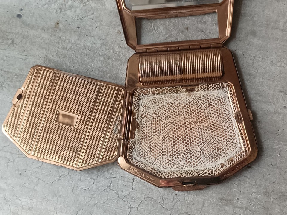 Poudrier en métal doré .... vintage ... CORONA PARIS | eBay UK