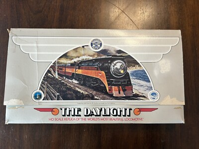 The Daylight Bachmann HO Scale Southern Pacific Line Locomotive ...