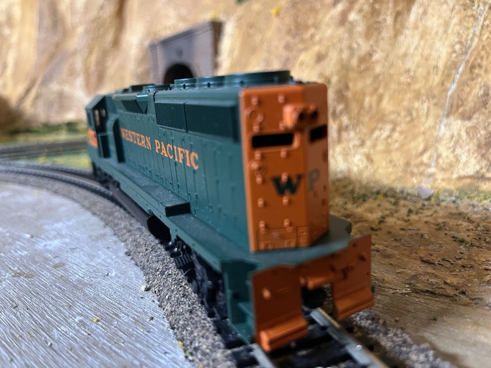 HO Scale Athearn GP40-2 Western Pacific locomotive #3547 | eBay