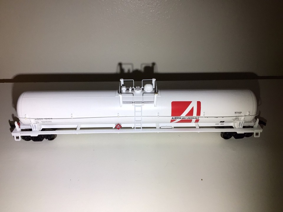 Athearn HO Scale Alberta Gas Chemicals Cryogenic Tank Car - AGCX 1089 ...