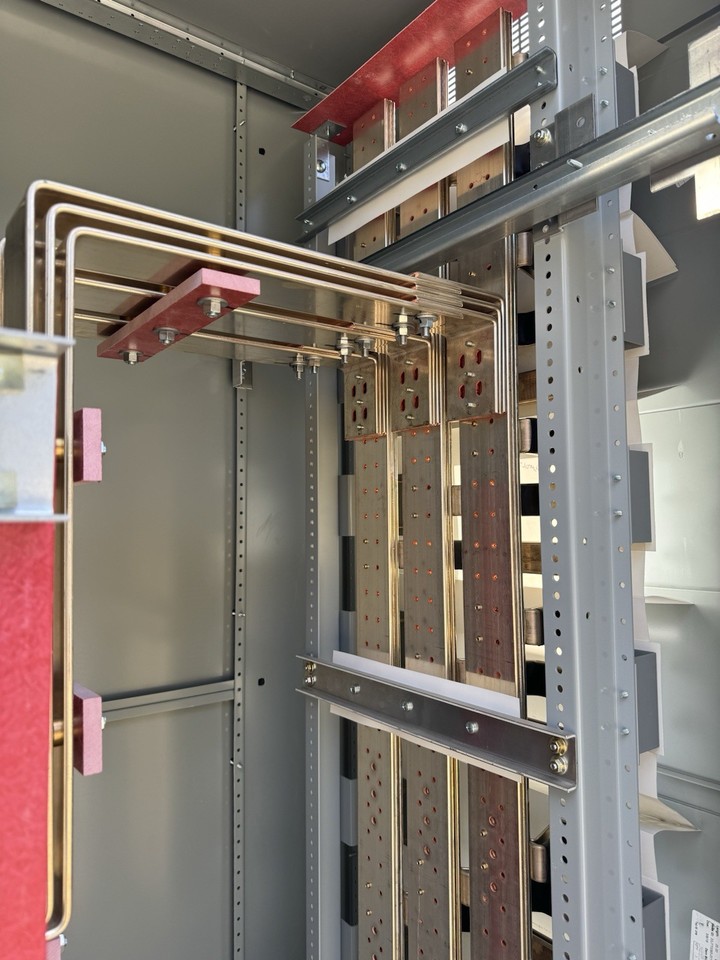 EATON 4000 Amp Main Breaker Switchboard LISG 4 Section Indoor Arc Flash ...