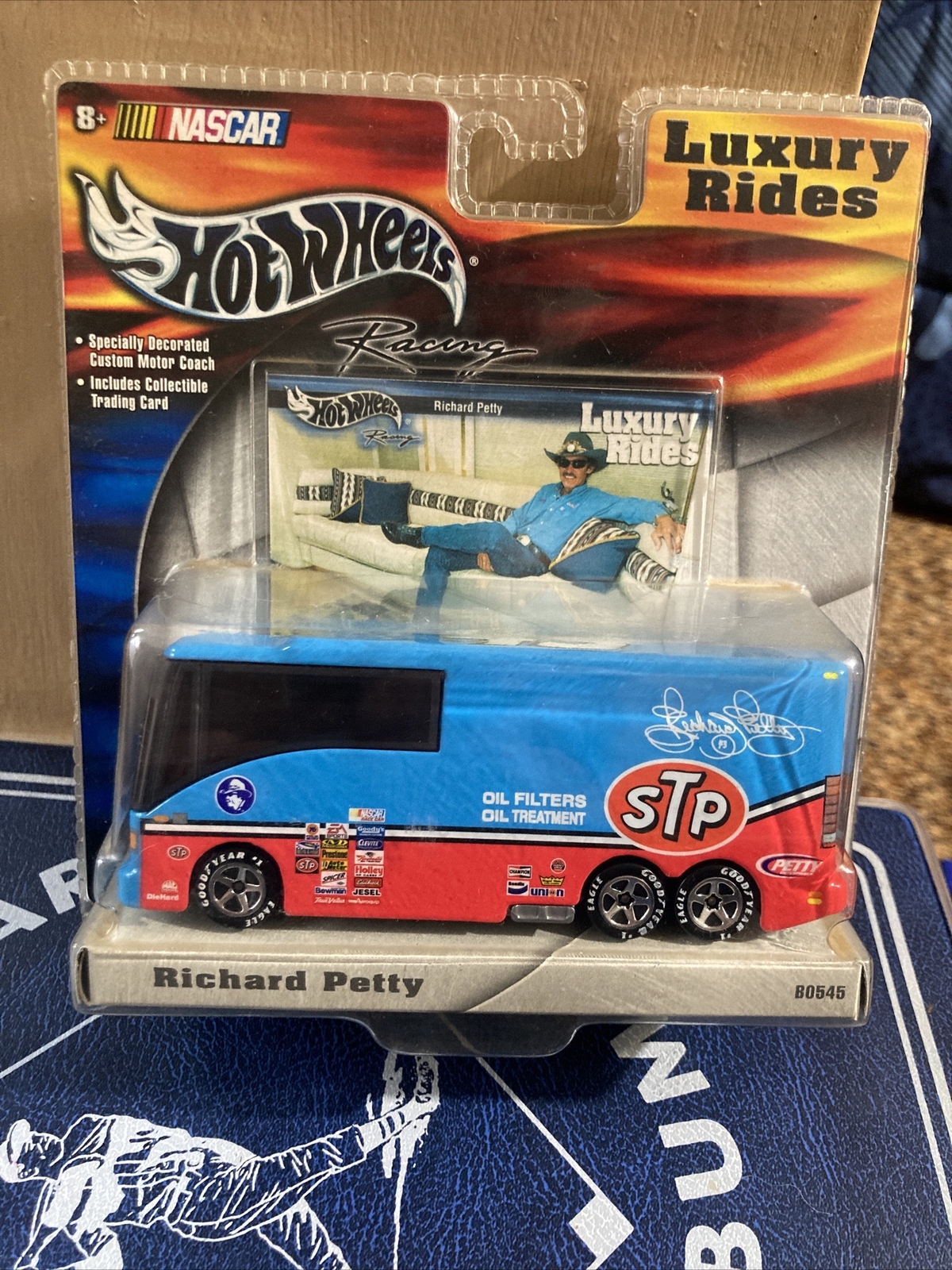 RICHARD PETTY TOUR BUS 2002 HOT WHEELS RACING LUXURY RIDES 1:64 DIE ...