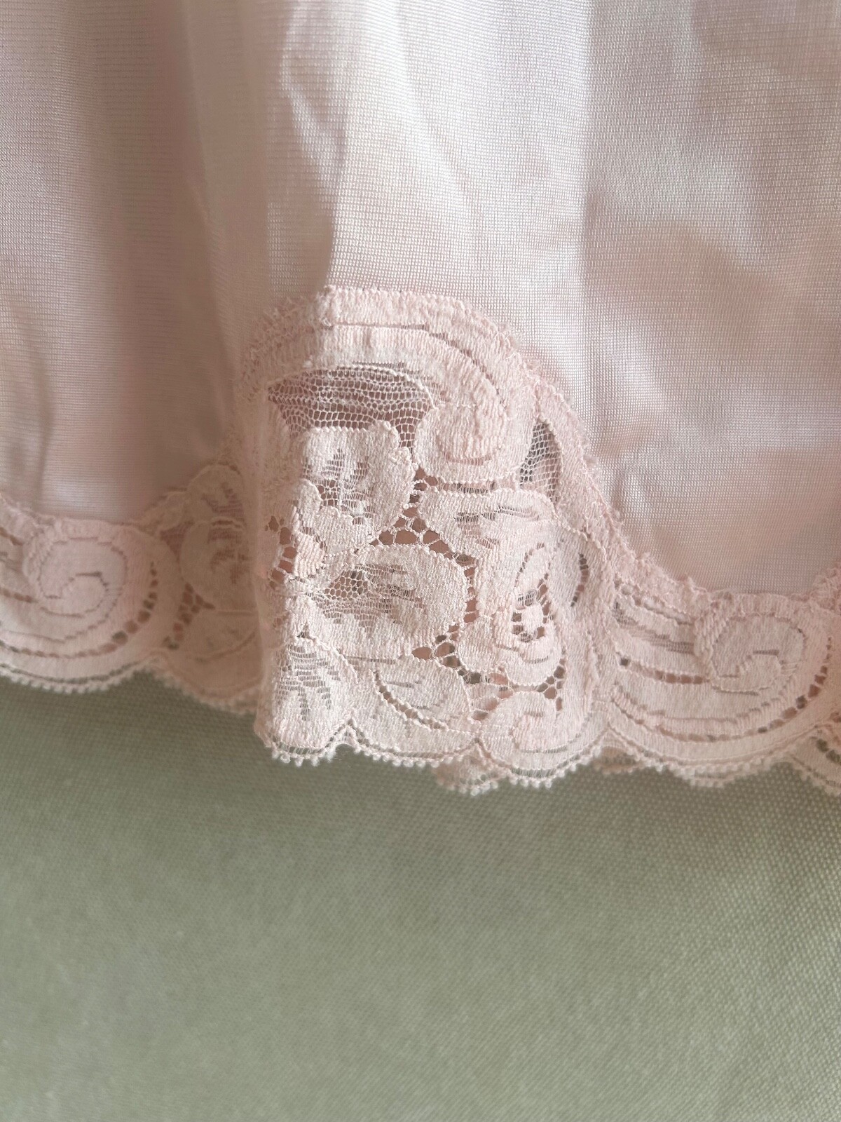 Vintage L Vanity Fair Slip Skirt Lace Trim Pink Balle… - Gem