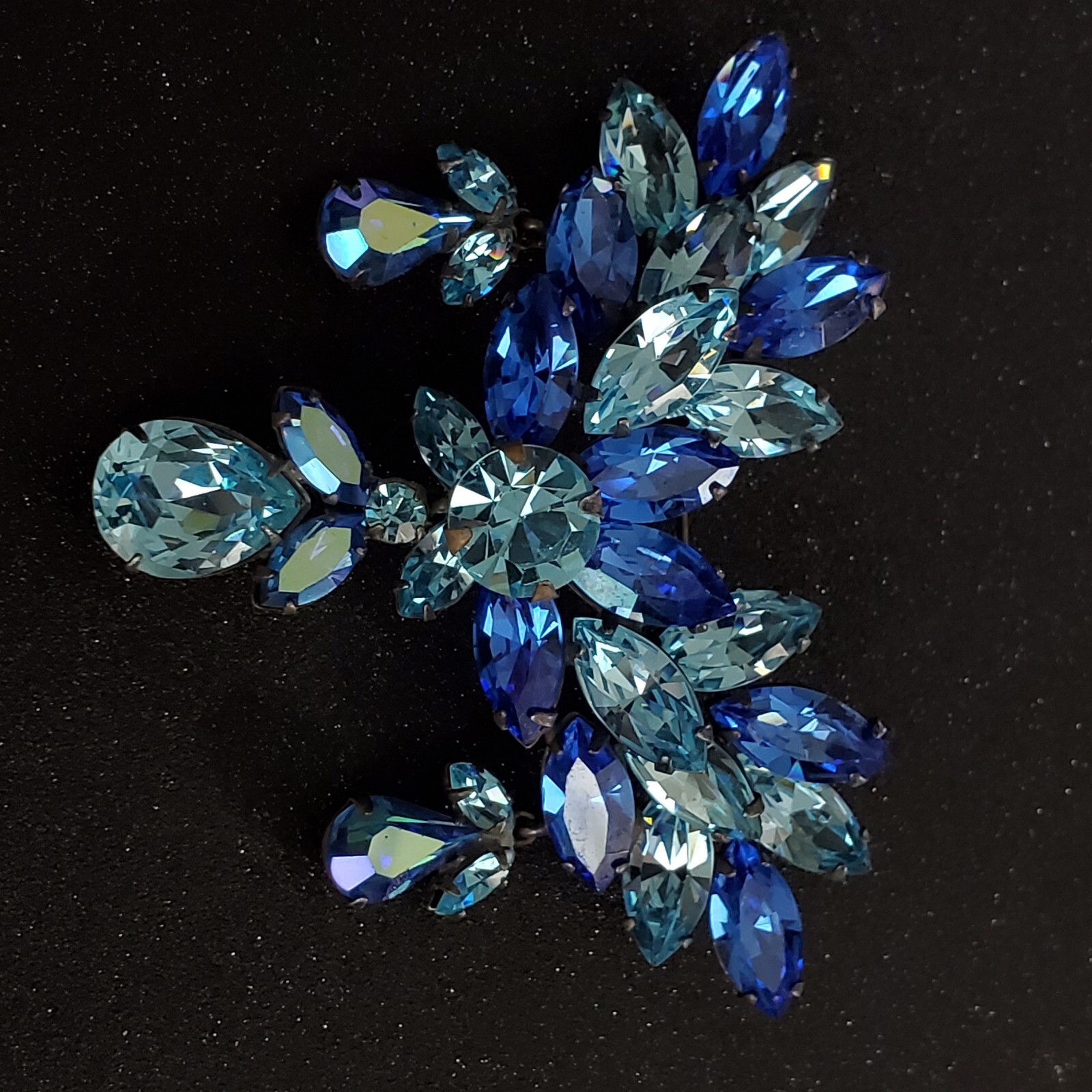 Vintage Signed Regency Dangle Brooch Shades Blue Arti… - Gem