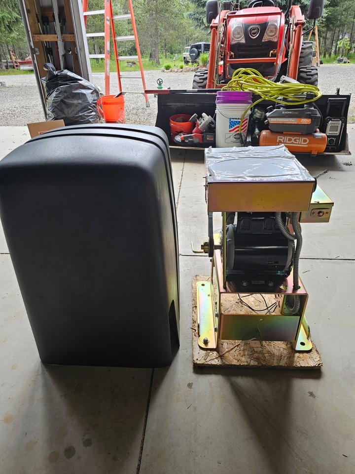 driveway gate opener kit Eagle 2000 FSC, comes with 3 remotes , chain ...