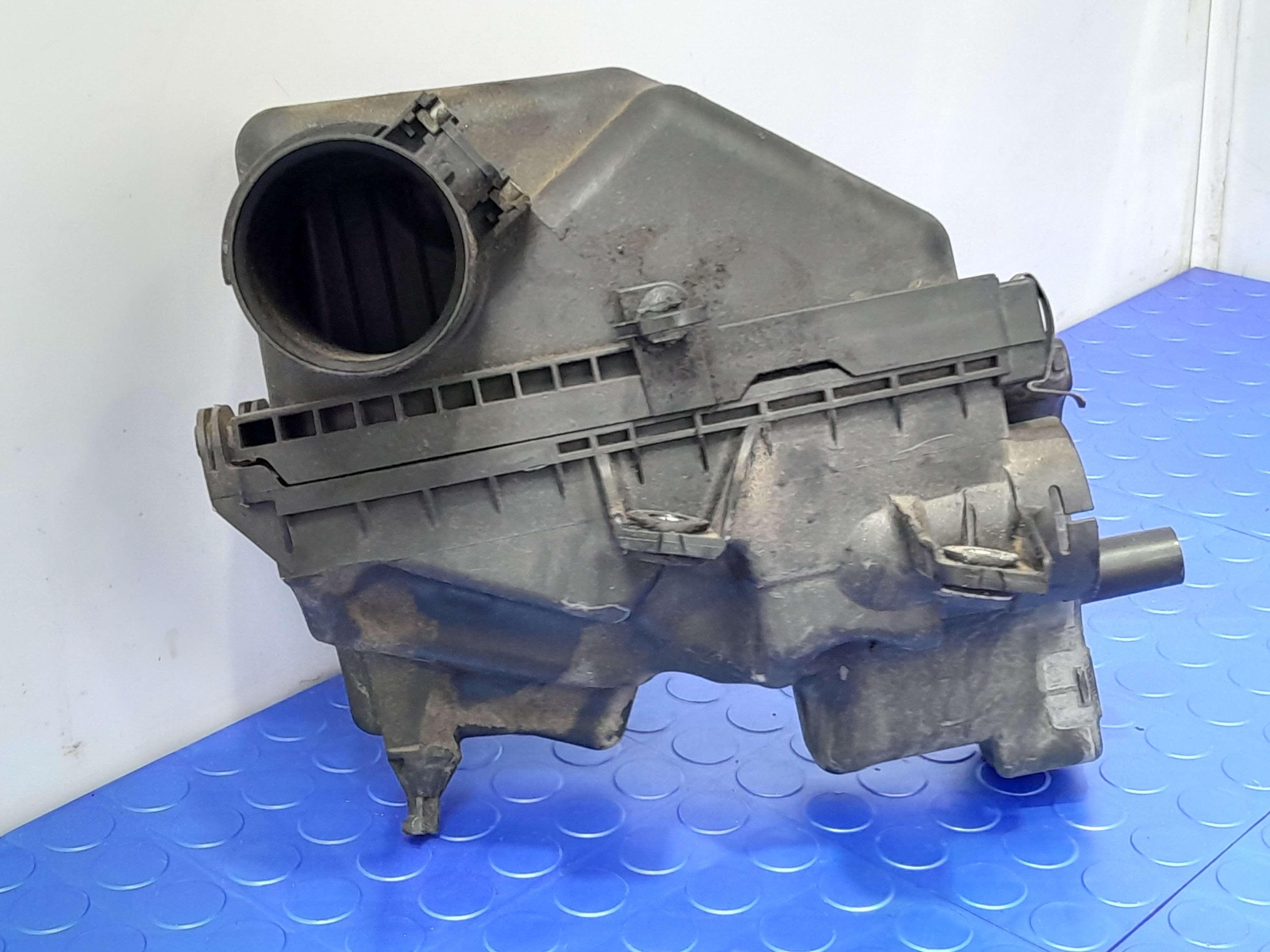 2014-2019 Nissan Versa 1.6L Engine Air Cleaner Box Assembly OEM ...