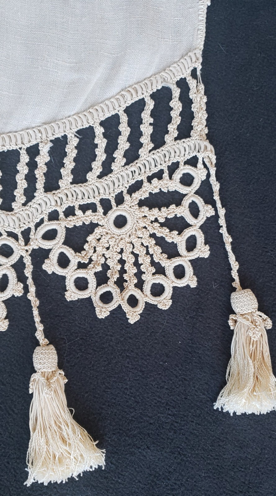 ANTIQUE HAND TATTED edge large bold heavy tatting TASSELS linen bed ...