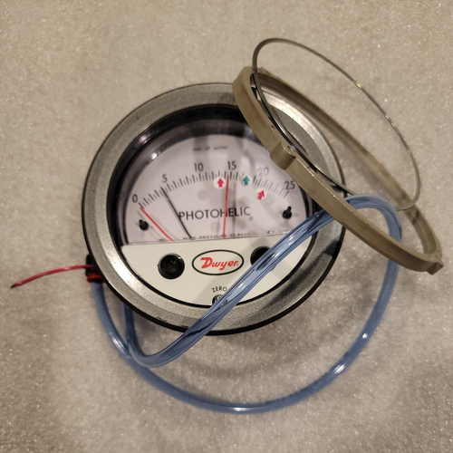 DWYER PHOTOHELIC SERIES 3000MR SWITCH/GAUGE 24VDC REG 25PSIG 0-5 GAUGE ...