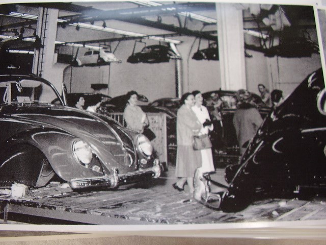 VOLKSWAGEN VW ASSEMBLY LINE BIG 12 X 18 PHOTO PICTURE | eBay