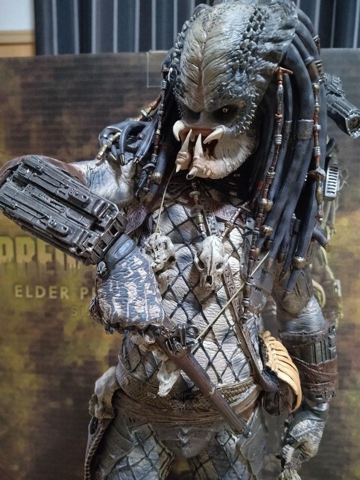 Sideshow Collectibles Elder Predator Predator 2 Statue 1/5 Scale Used ...