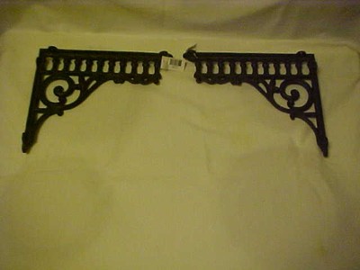 Hooks & Brackets - Cast Iron Corner - Vatican