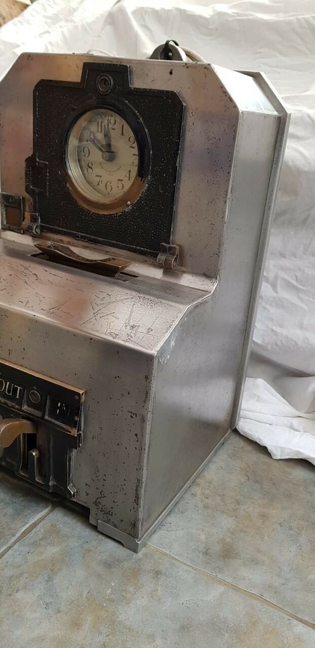 A RARE VINTAGE ANTIQUE CLOCKING IN MACHINE BY TIME RECORDERS LTD LEEDS ...