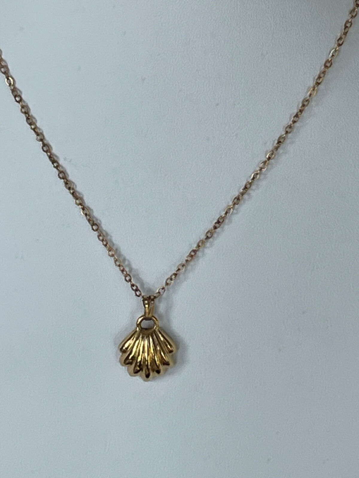 Vintage Monet Seashell Scalloped Shiny Gold Plate Nec… - Gem