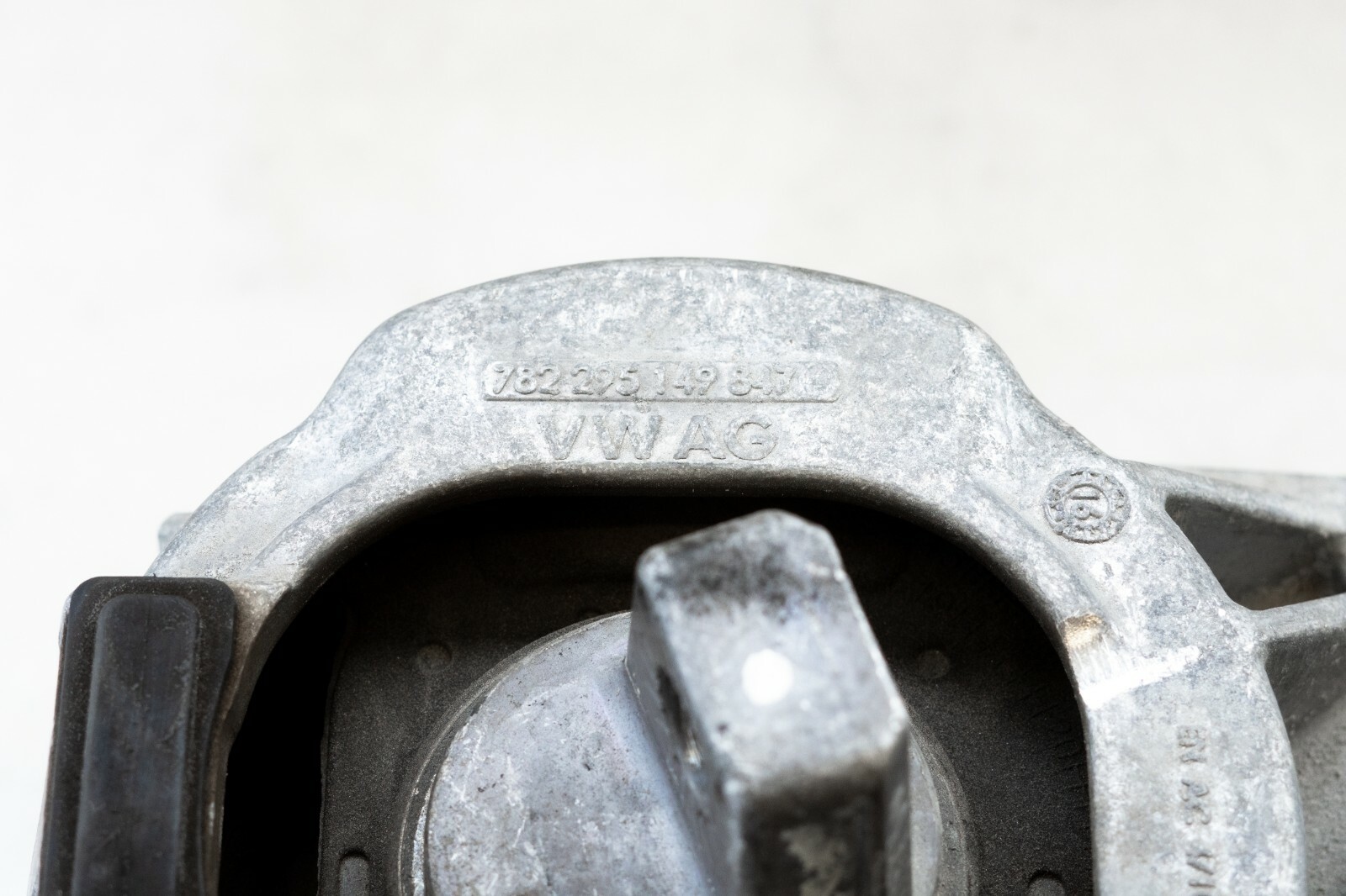 Bentley Bentayga Left active engine mount OEM 2015 2016 2017 2018 2019 ...