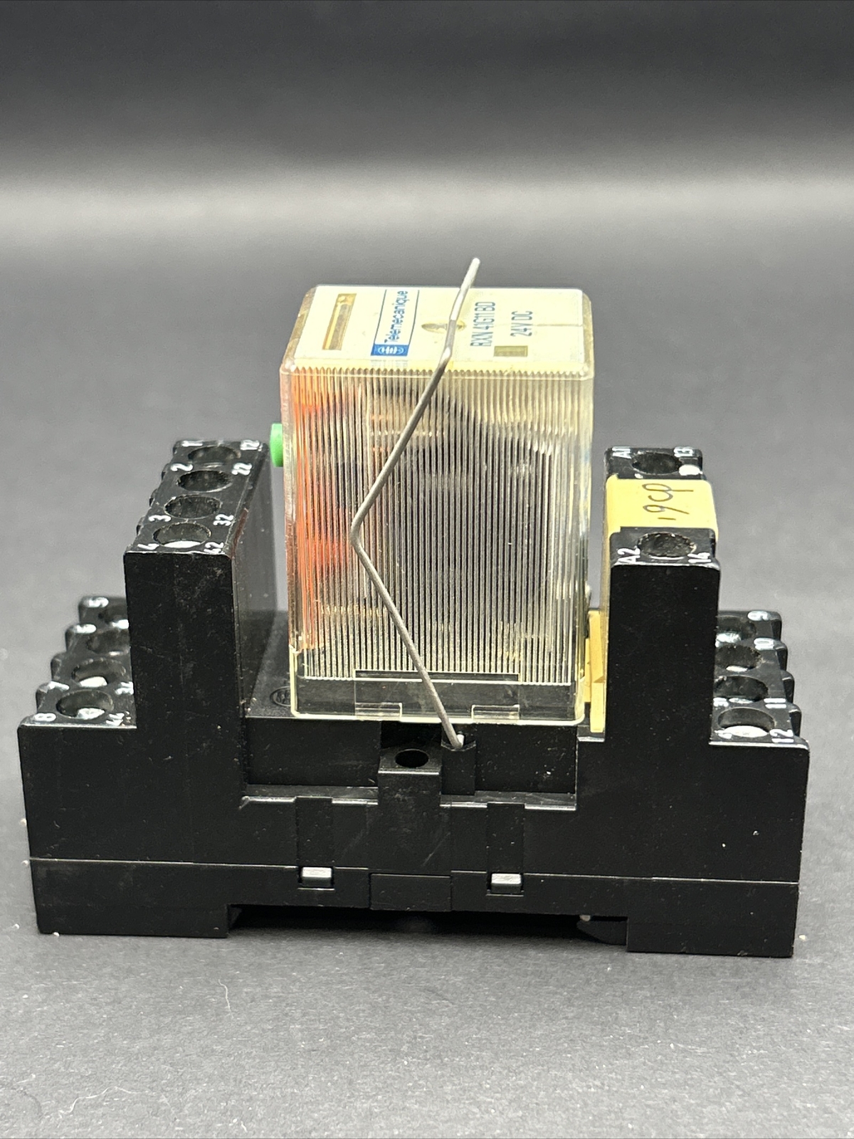 RXN41G11BD Telemecanique Relay 24v w/ Socket relay Base | eBay