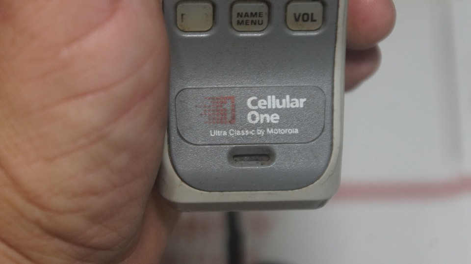 MOTOROLA ULTRA CLASSIC VINTAGE CELLULAR ONE PHONE W BATTERY ELIMINATOR ...