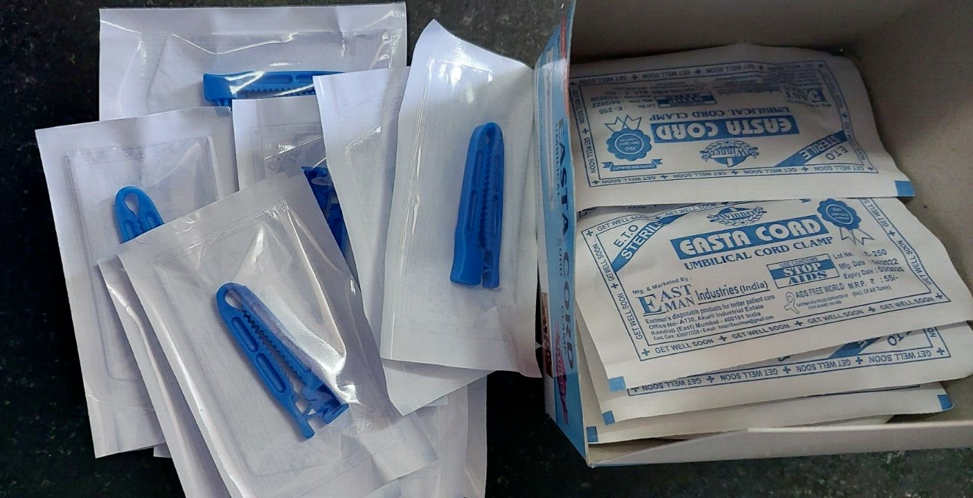 Umbilical Cord Clamps Disposable Blue Color Birth Klik Clamp Pack of 25 ...