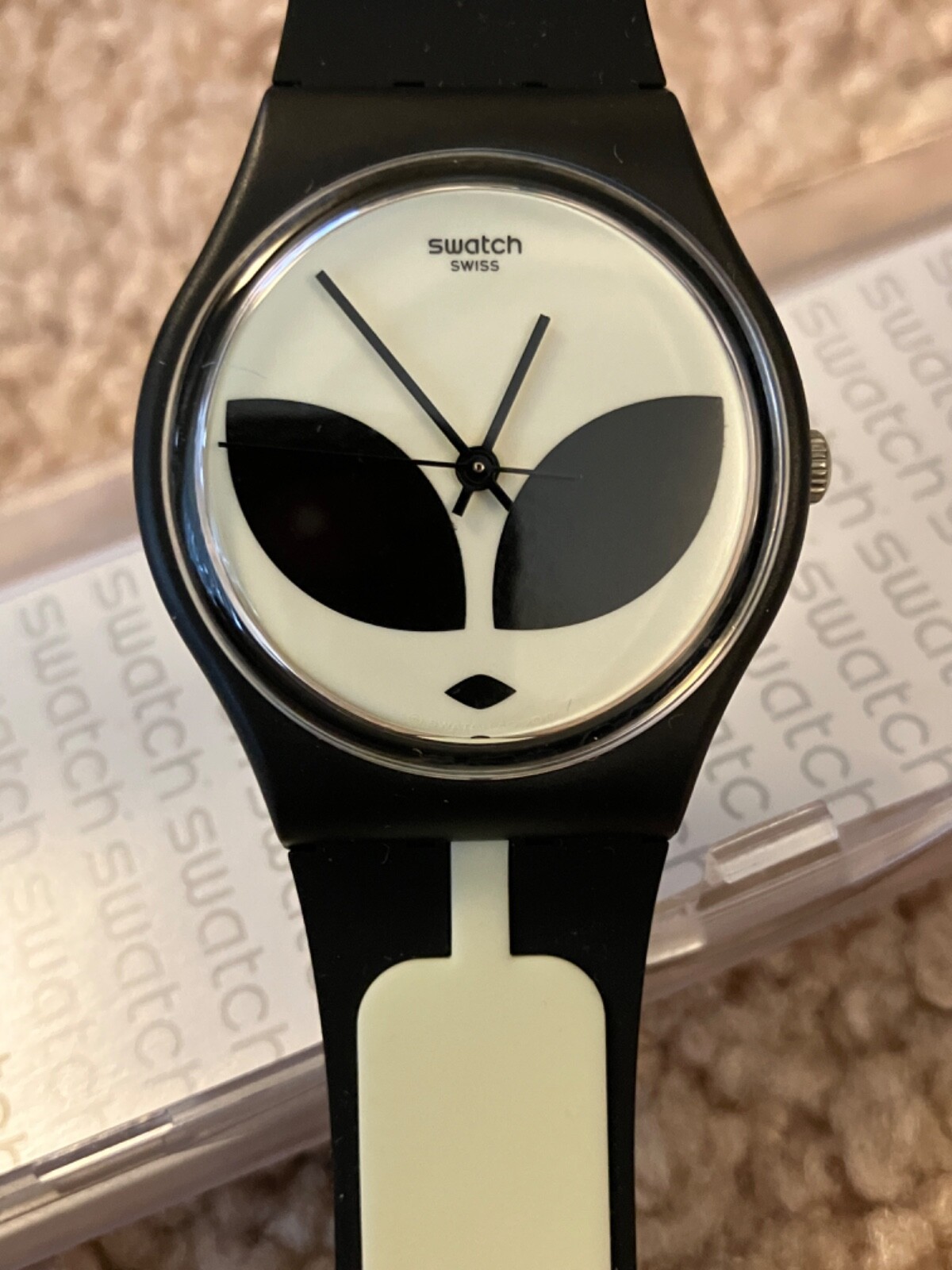 NEW - SWATCH - TELEFON MAISON - GB307 - Alien - Glow In The Dark | eBay