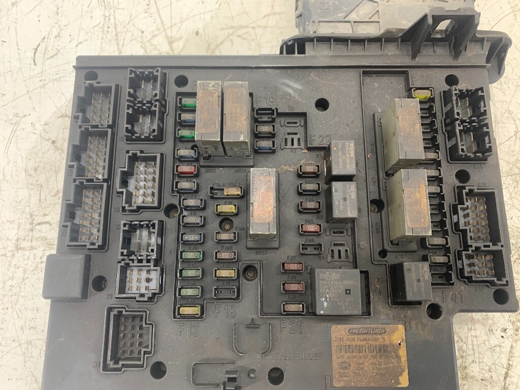 Freightliner Cascadia Fuse Box PDM A06-75981-002 supersedes to A06 ...