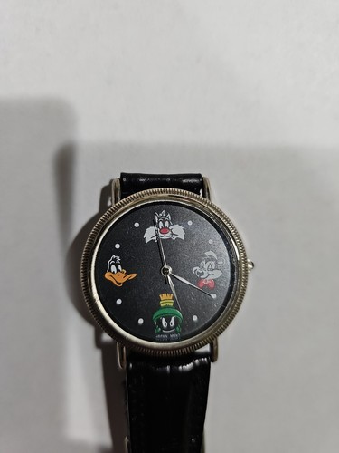 Pedre Unisex Silver-Tone Looney Tunes Watch Daffy, Marvin, Pepe le Pew ...