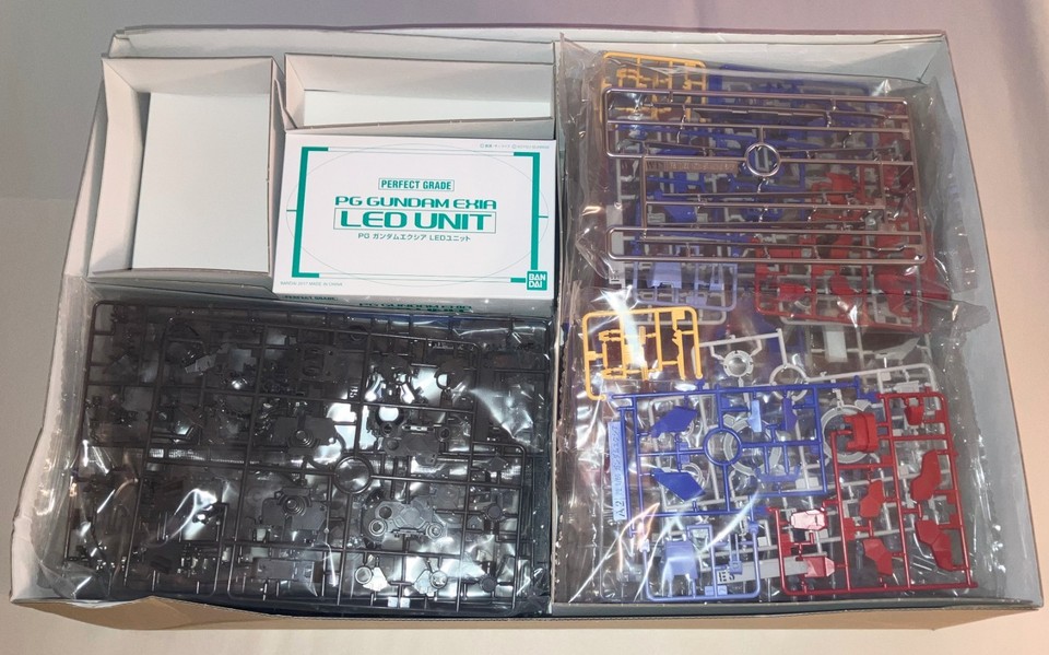 Bandai DAMAGED BOX Gundam Exia Lighting Model Perfect Grade 1:60 scale ...