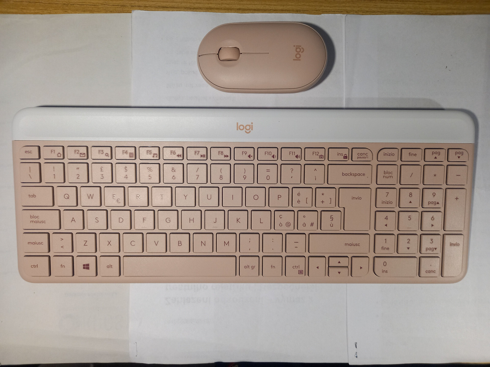 Italian keys, Logitech MK470 Full-size Wireless Keyboard and Mouse ...