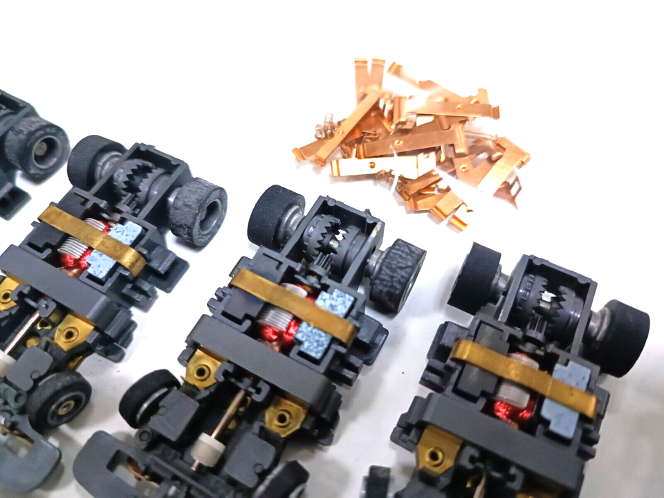 TYCO TCR CHASSIS WIDE LOT OF 10 COMPLETE grey/wheels/extra 10 sets ...