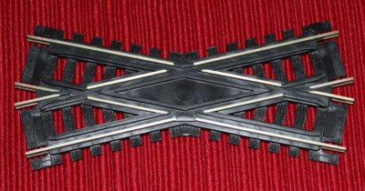 HO SCALE TRAIN - ATLAS 25 DEGREE CROSSOVER TRACK Black Silver # 4-25 ...