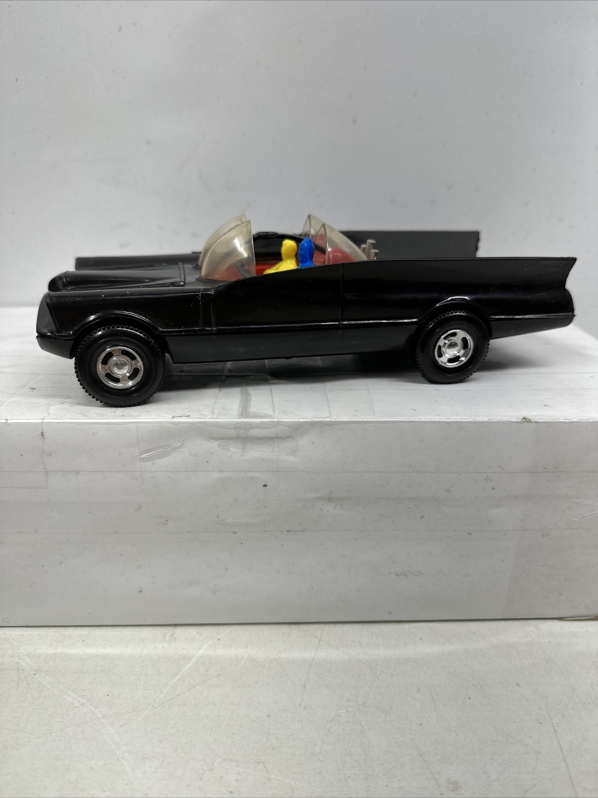 Duncan Plastic 8" Batmobile Blue Batman Yellow Robin Figures Dc Comics ...