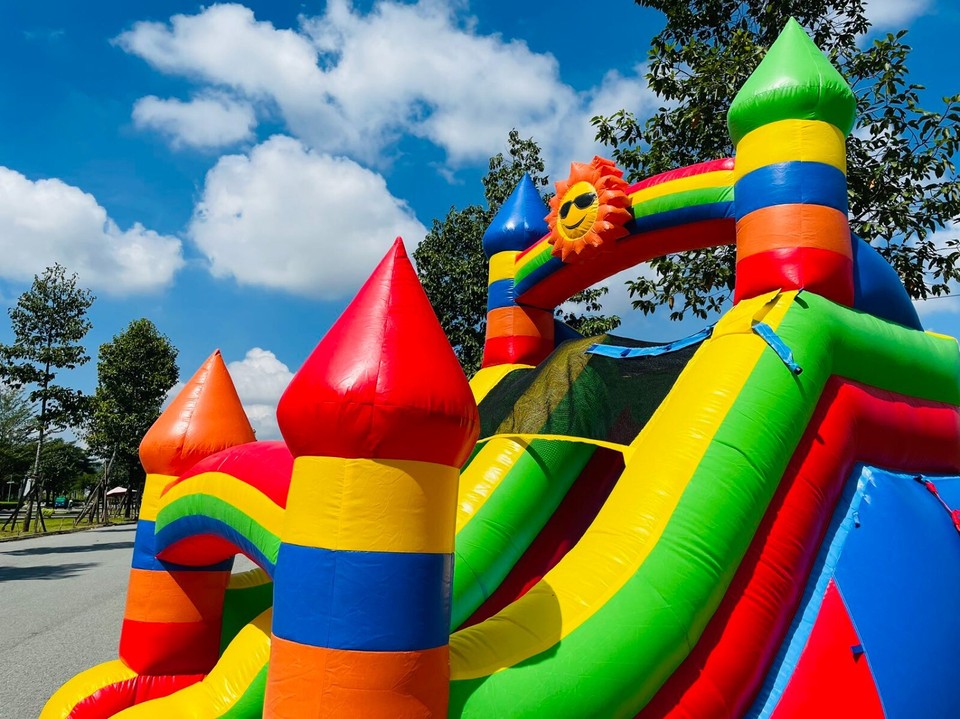 Rainbow Sun Castle 12 Foot Inflatable Water Slide + Commercial 1HP ...