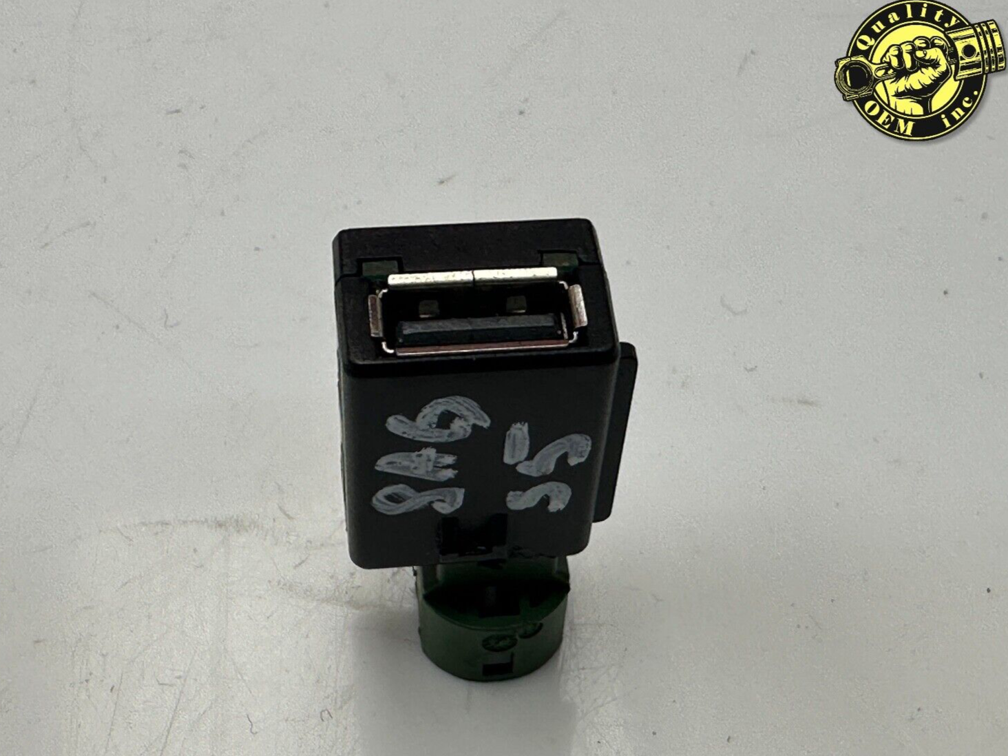 2018-2023 AUDI A5 S5 Q5 SQ5 FRONT CENTER CONSOLE USB PORT AUX JACK ...