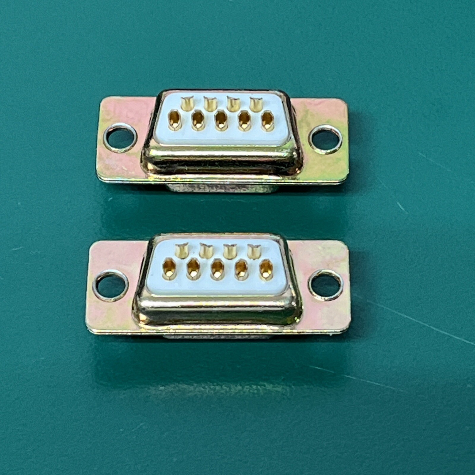 ITT DE-9S Conn D-Sub SKT 9 POS 1.37mm Solder ST Thru-Hole 9 Terminal ...