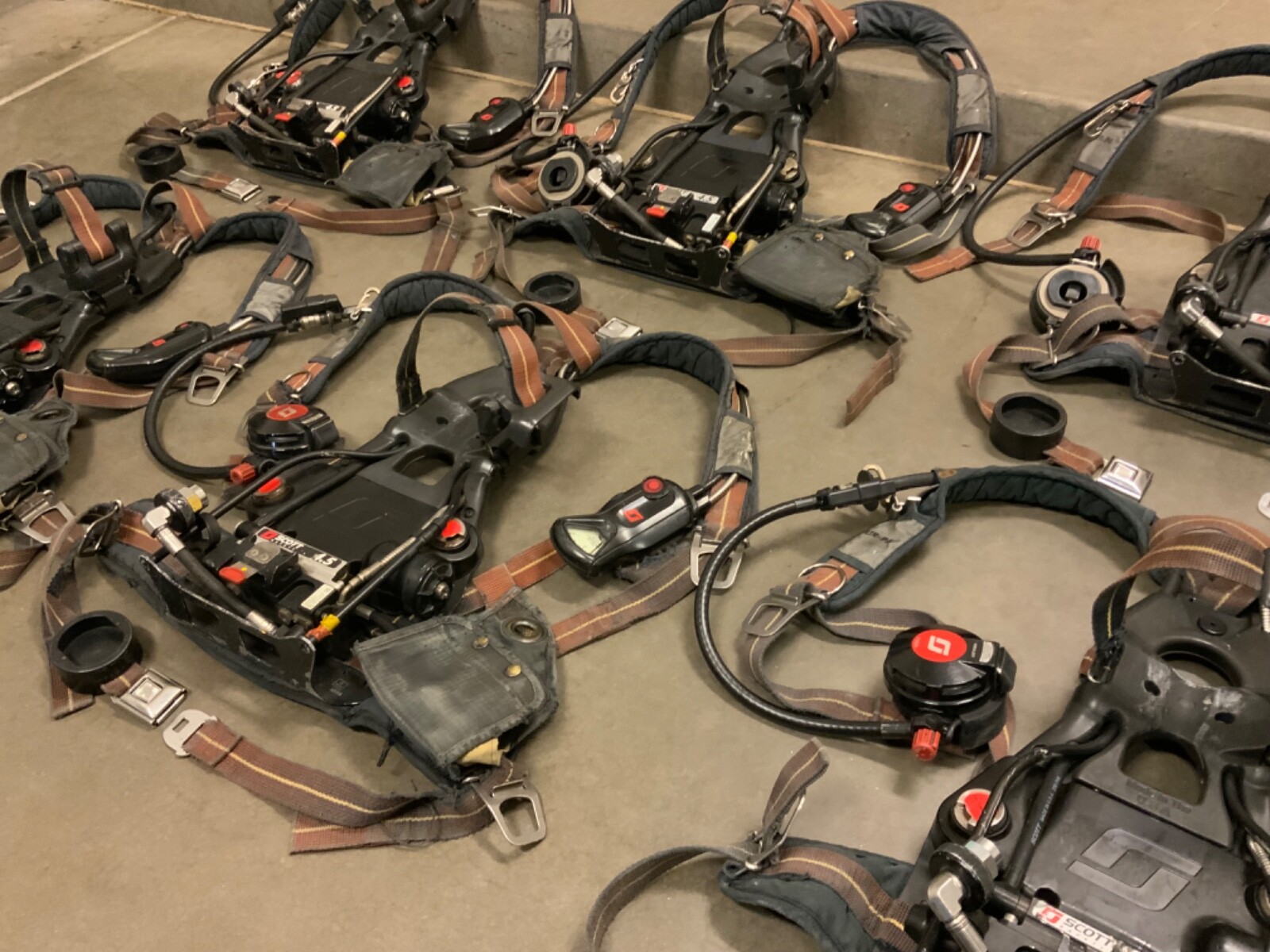 Scott 4.5 X3 CGA347 Connection CBRN SCBA Air Pak HUD Integrated PASS ...