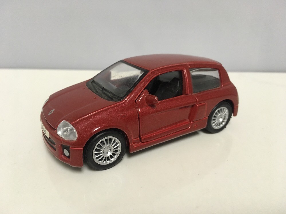 2001-2003 Renault Clio V6 Sport Collectible 1/39 Scale Diecast Maisto ...