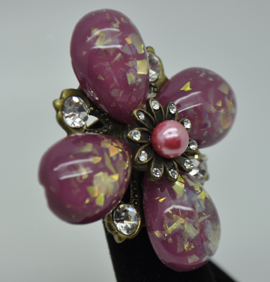 VINTAGE FLOWER SHAPE FUSCHIA PEARLS BALL / CLEAR STONE FASHION BROOCH ...