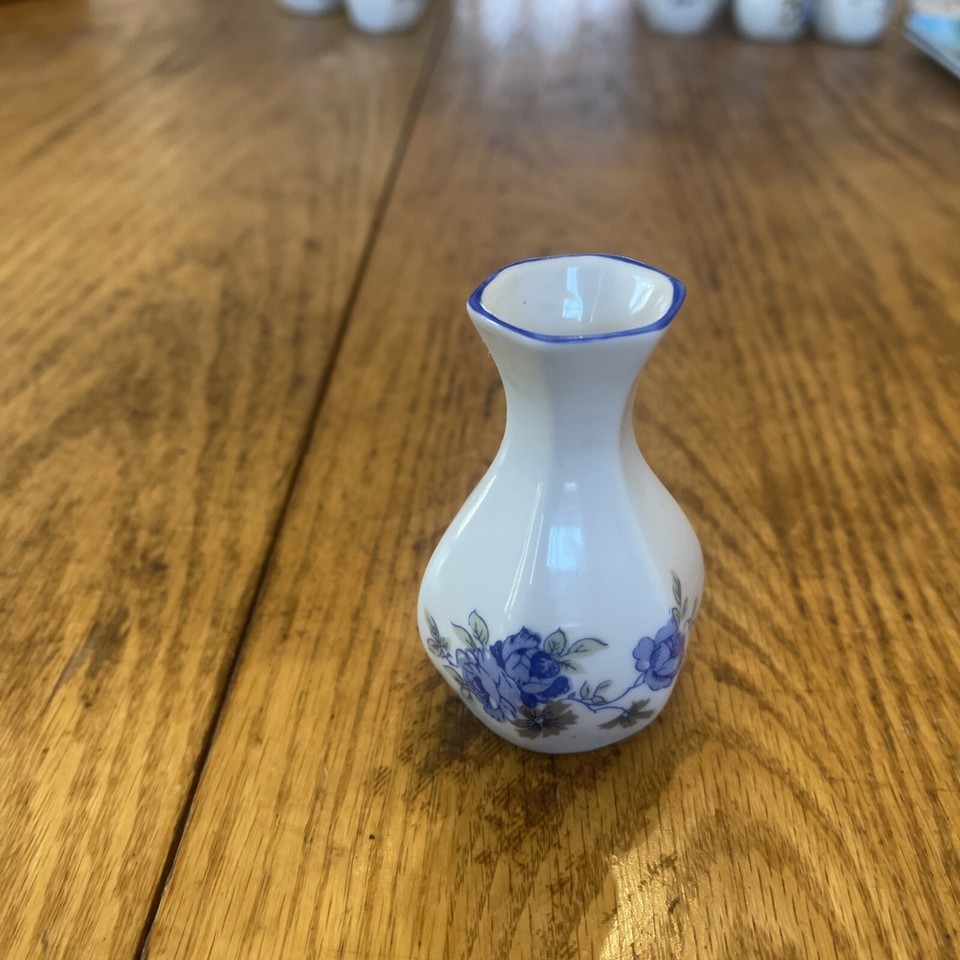 Leart Brazilian Porcelain Small Bud Vase Colonial Blue White W Rose Vtg ...