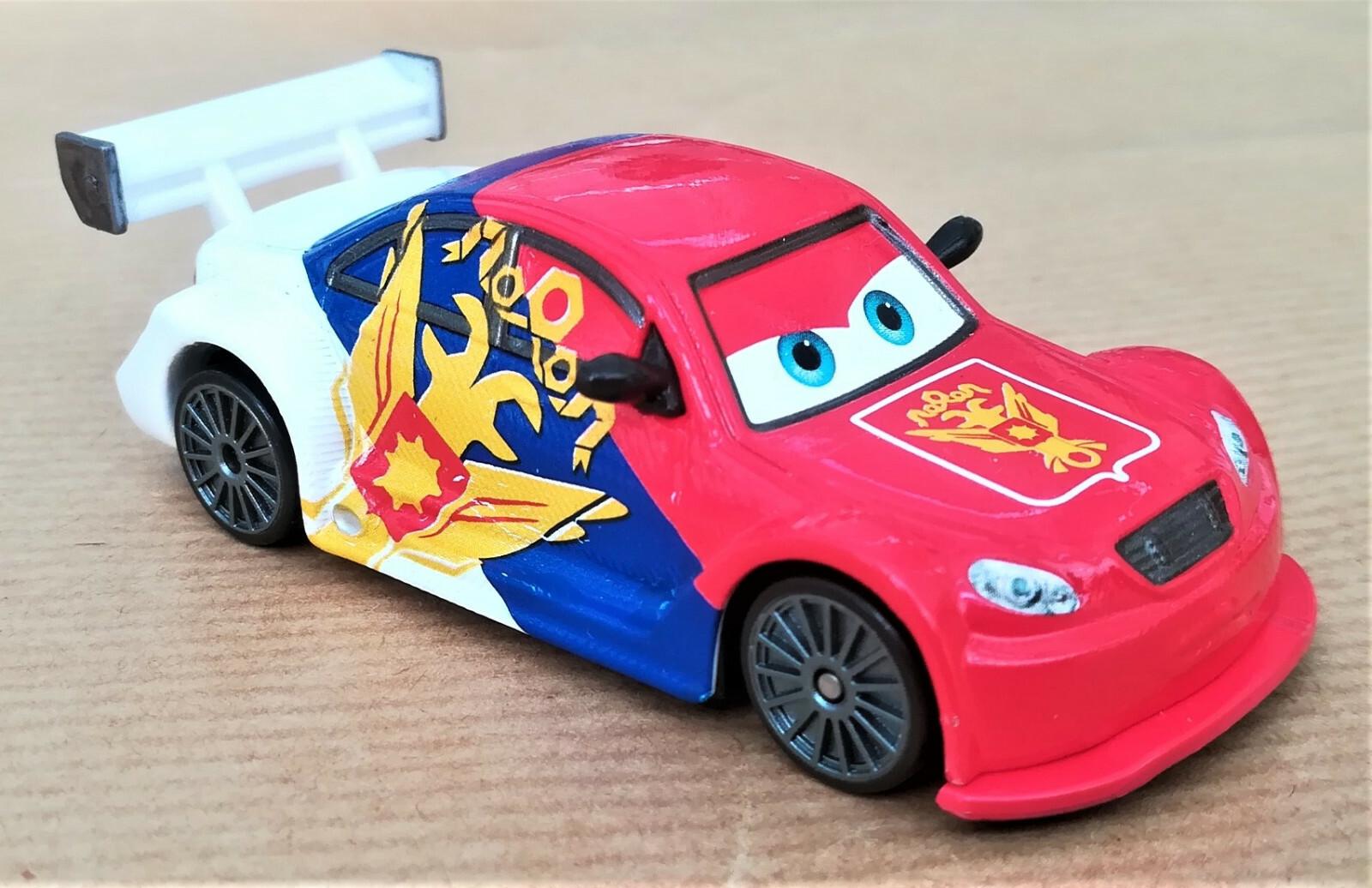 Disney Pixar Cars VITALY PETROV RUSSIAN RACER Nuovo Sfuso, Perfetto NO ...