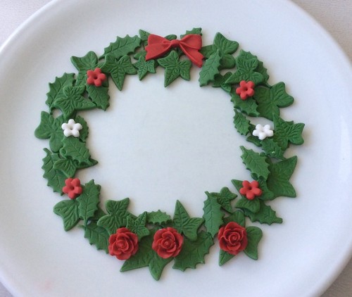 Edible Icing Christmas Wreath Roses Bow Flowers Leaves Cake Topper ...