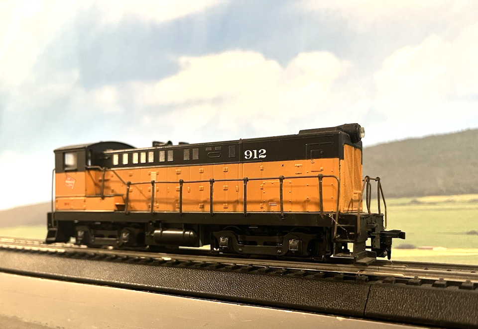 Athearn HO Baldwin S12 Switcher Locomotive The Milwaukee Road #912 ...
